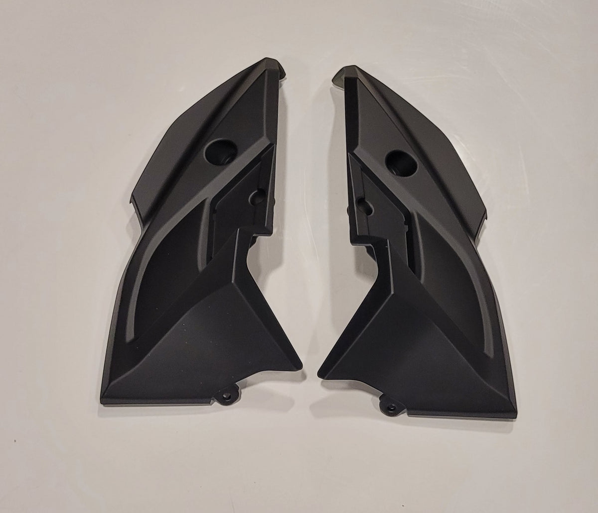 G2000 Black Left and right headlight side cover – gvabrandscorp